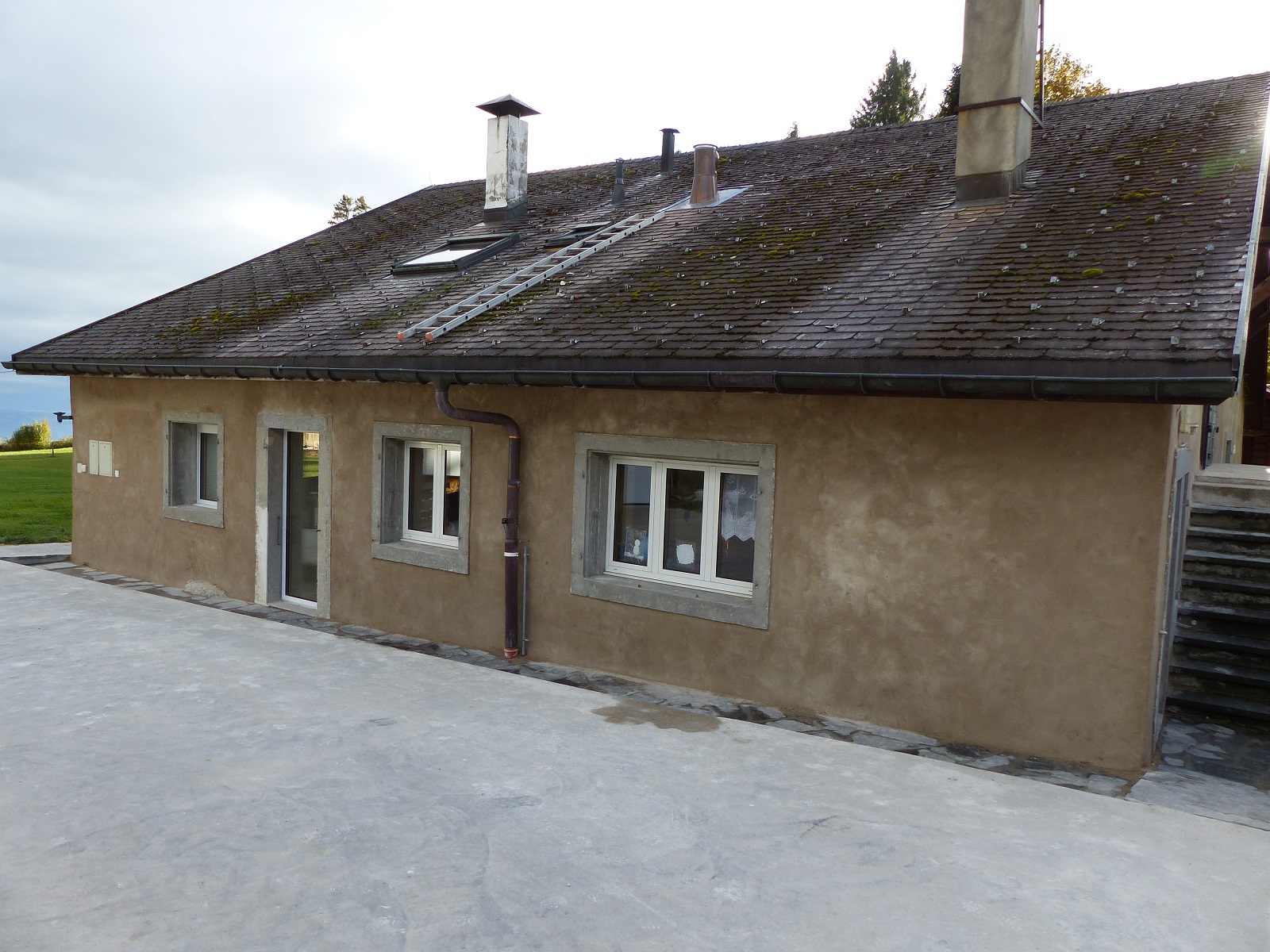 Enduits et badigeon sur une maison en pierre – Badigeons & Cie