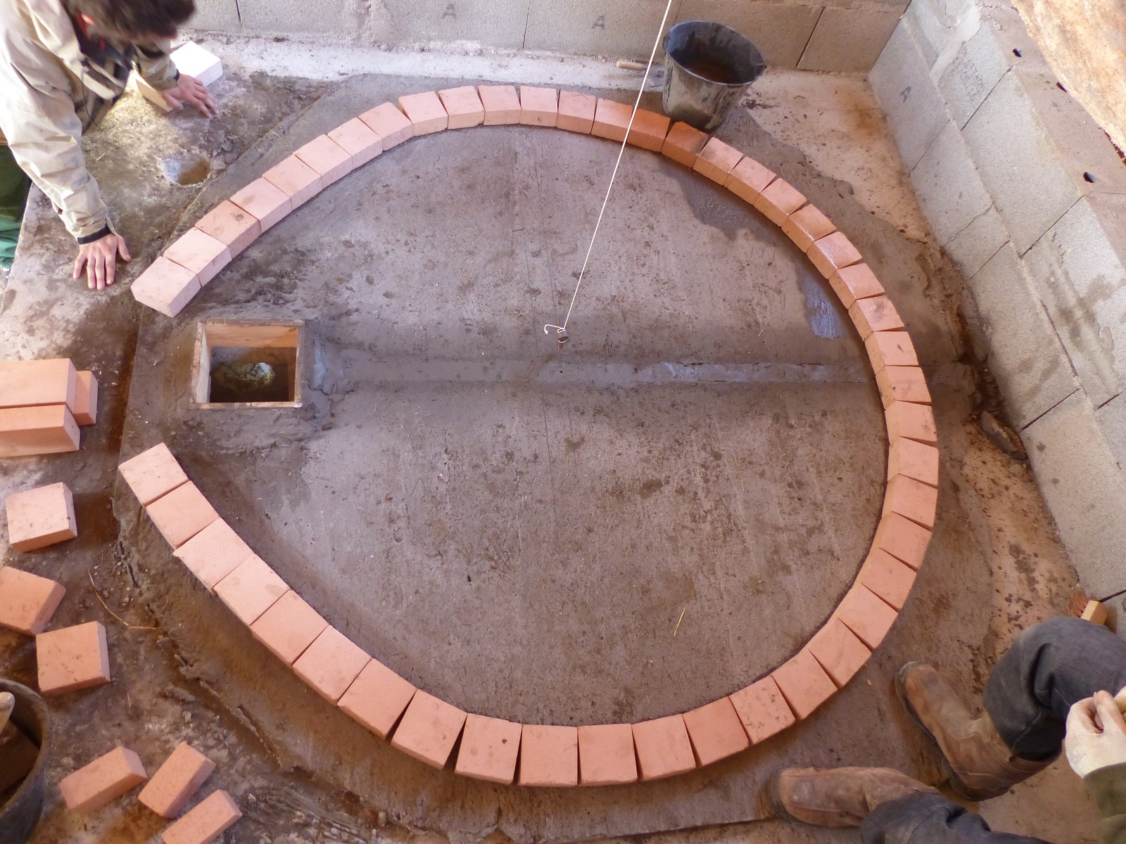 Construction d’un four à pain en briques réfractaires – Badigeons & Cie