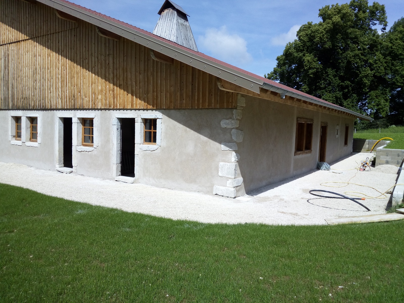 Enduits sur briques monomurs d’une ferme en rénovation complète ...